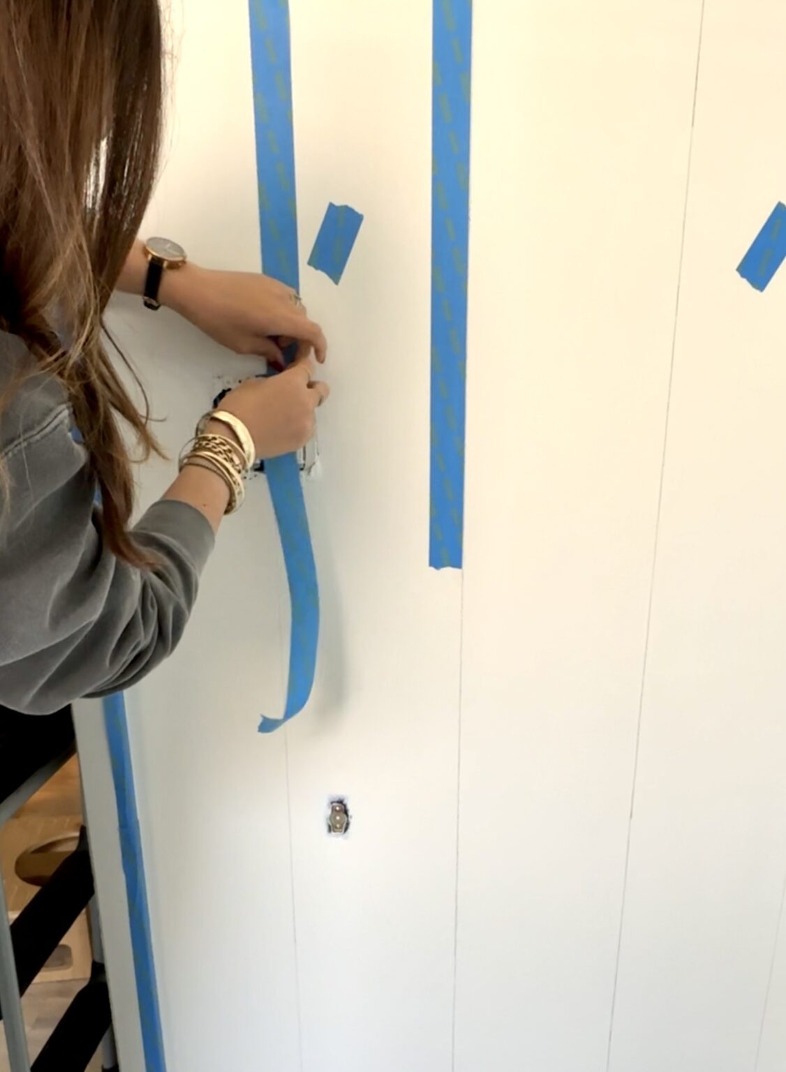 How to paint stripes on a wall using Scotch® Painter's Tape.